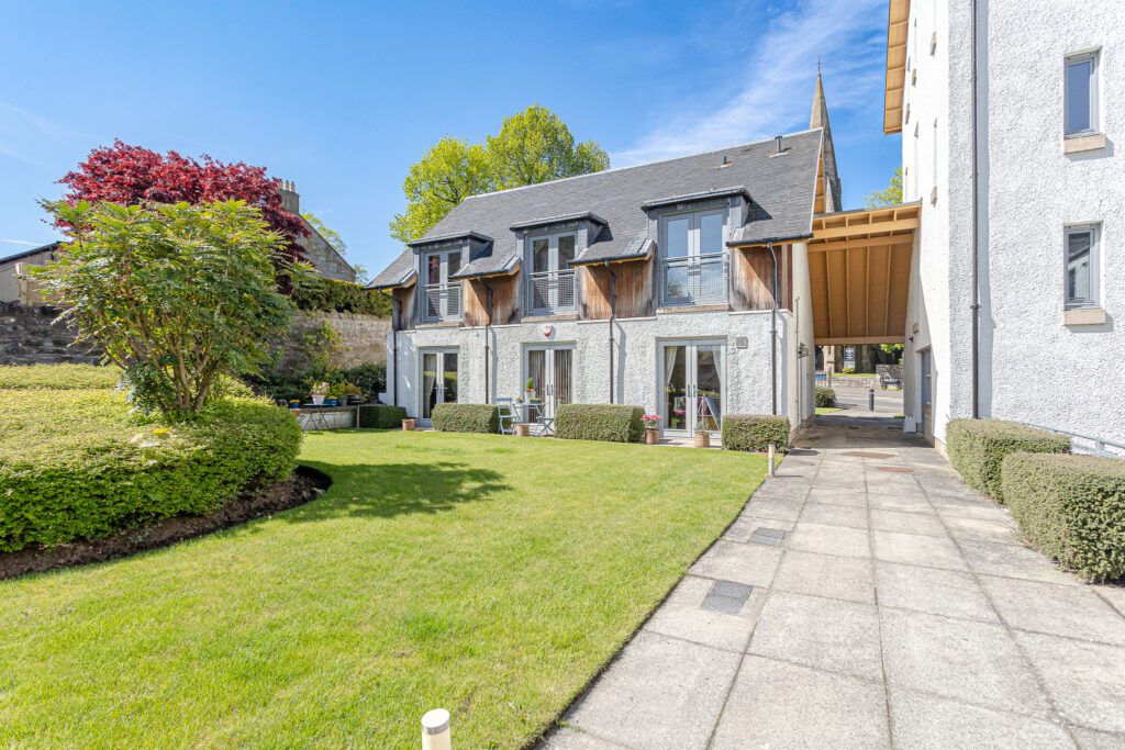 13 Old School Court, Linlithgow, EH49 7AW - Halliday Homes