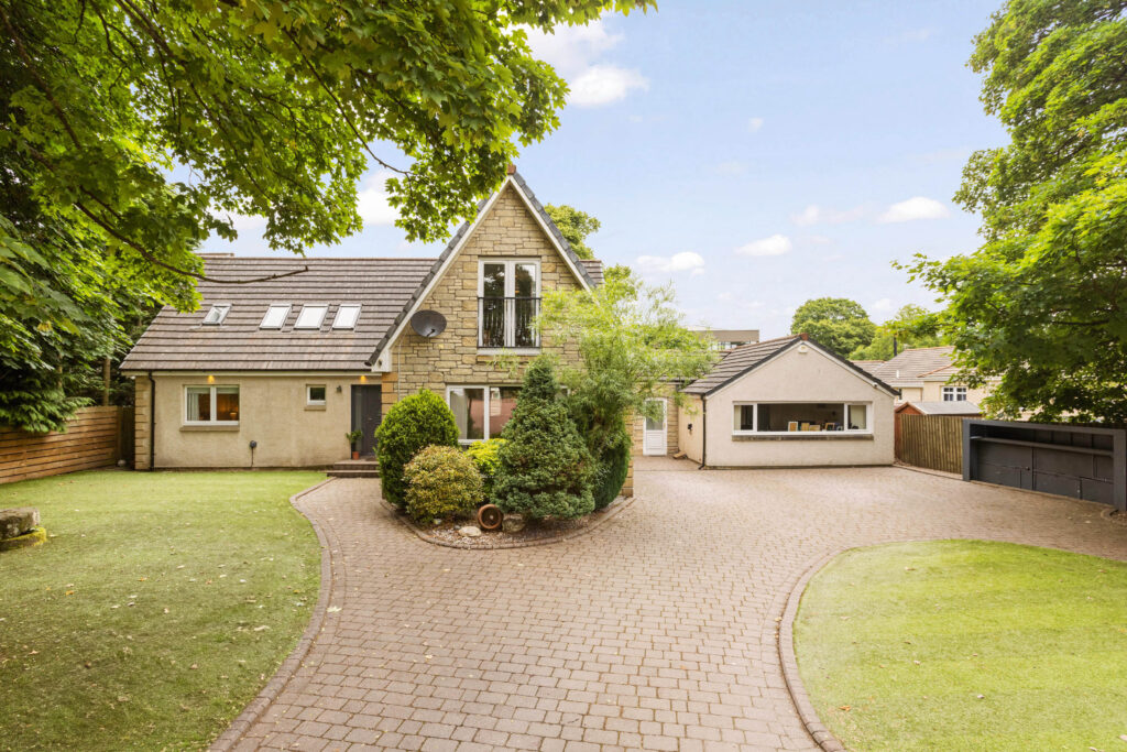 Carrongrange Avenue, Larbert, FK5 - Halliday Homes