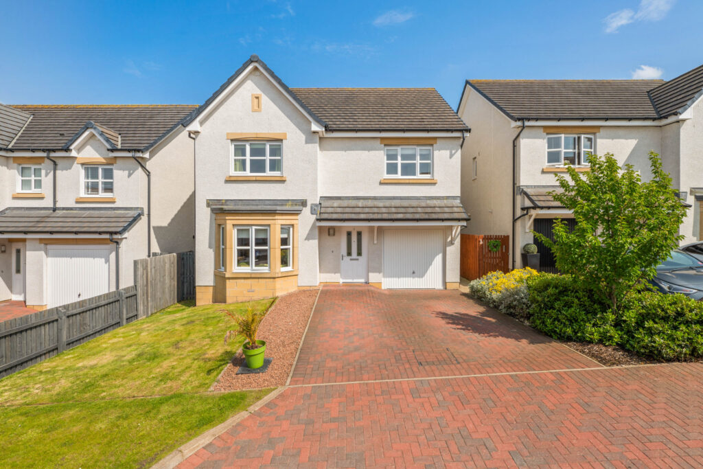 Charles Snedden Avenue, Bo'ness, EH51 - Halliday Homes